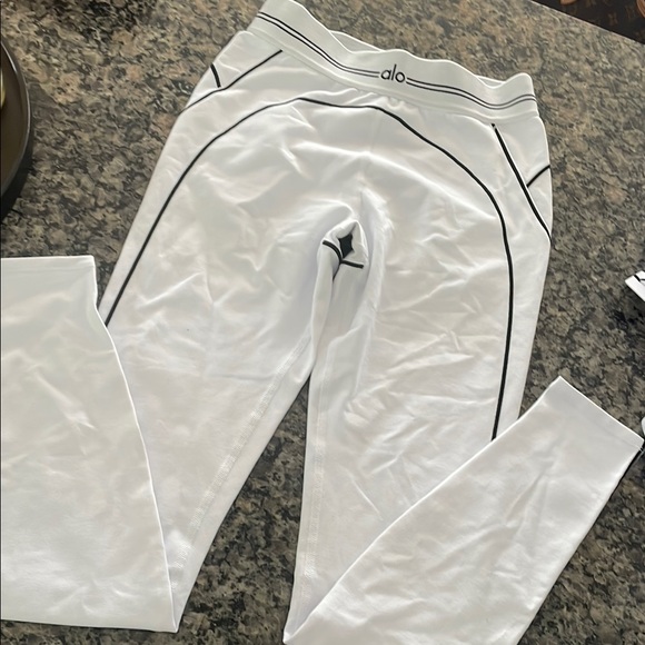 ALO Yoga | Pants & Jumpsuits | Alo Yoga White Leggings Sleek Design ...